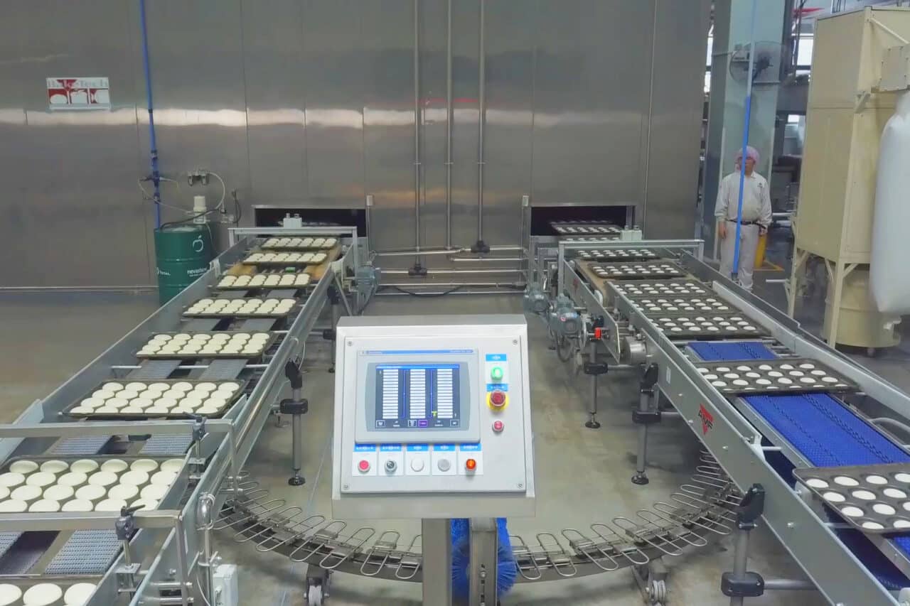 Balancing Efficiency with the Human Element: Advanced Tech in Food ...